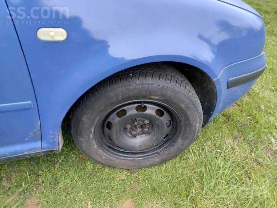 Zils Volkswagen Golf 1999 Bauska, ar dzinēja tilpumu 1.90 L un nobraukumu 383 tūkst. km par 1100 €, foto 4 vietnē AUTOMOTO.COM.LV