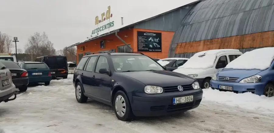 Zils Volkswagen Golf 1999 Valmiera, ar dzinēja tilpumu 1.60 L un nobraukumu 316 tūkst. km par 950 €, foto 1 vietnē AUTOMOTO.COM.LV