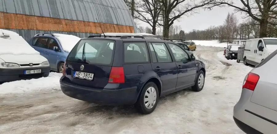 Zils Volkswagen Golf 1999 Valmiera, ar dzinēja tilpumu 1.60 L un nobraukumu 316 tūkst. km par 950 €, foto 4 vietnē AUTOMOTO.COM.LV