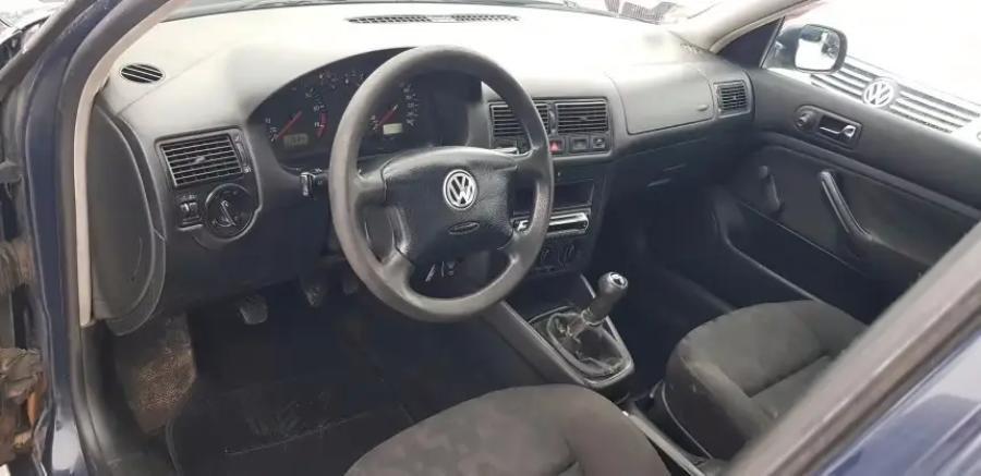 Zils Volkswagen Golf 1999 Valmiera, ar dzinēja tilpumu 1.60 L un nobraukumu 316 tūkst. km par 950 €, foto 11 vietnē AUTOMOTO.COM.LV