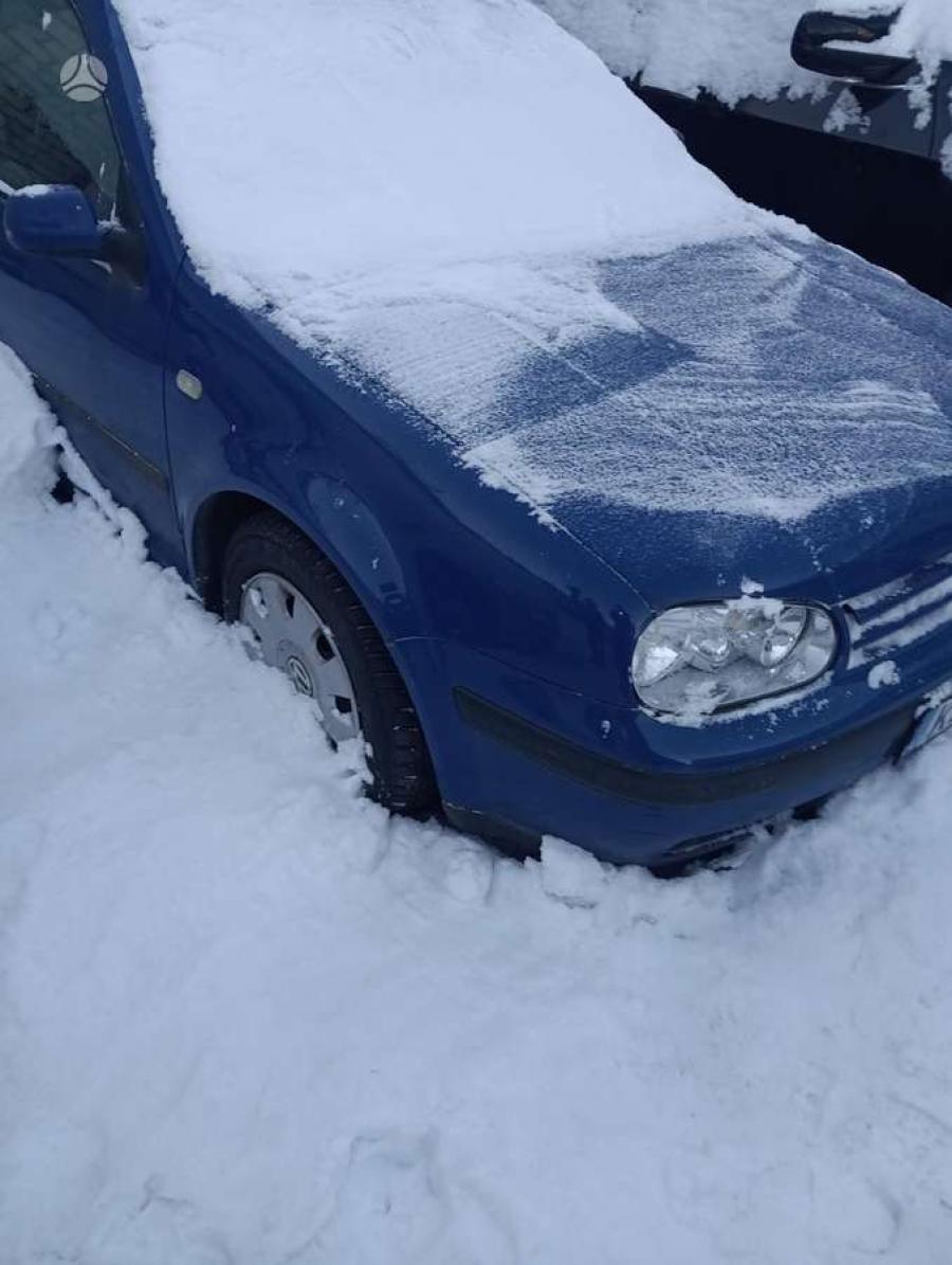 Blue Volkswagen Golf 2000 in Kaunas, with an engine capacity of 1.39 L and mileage of 250 thousand km for 700 €, photo 3 on AUTOMOTO.COM.LV
