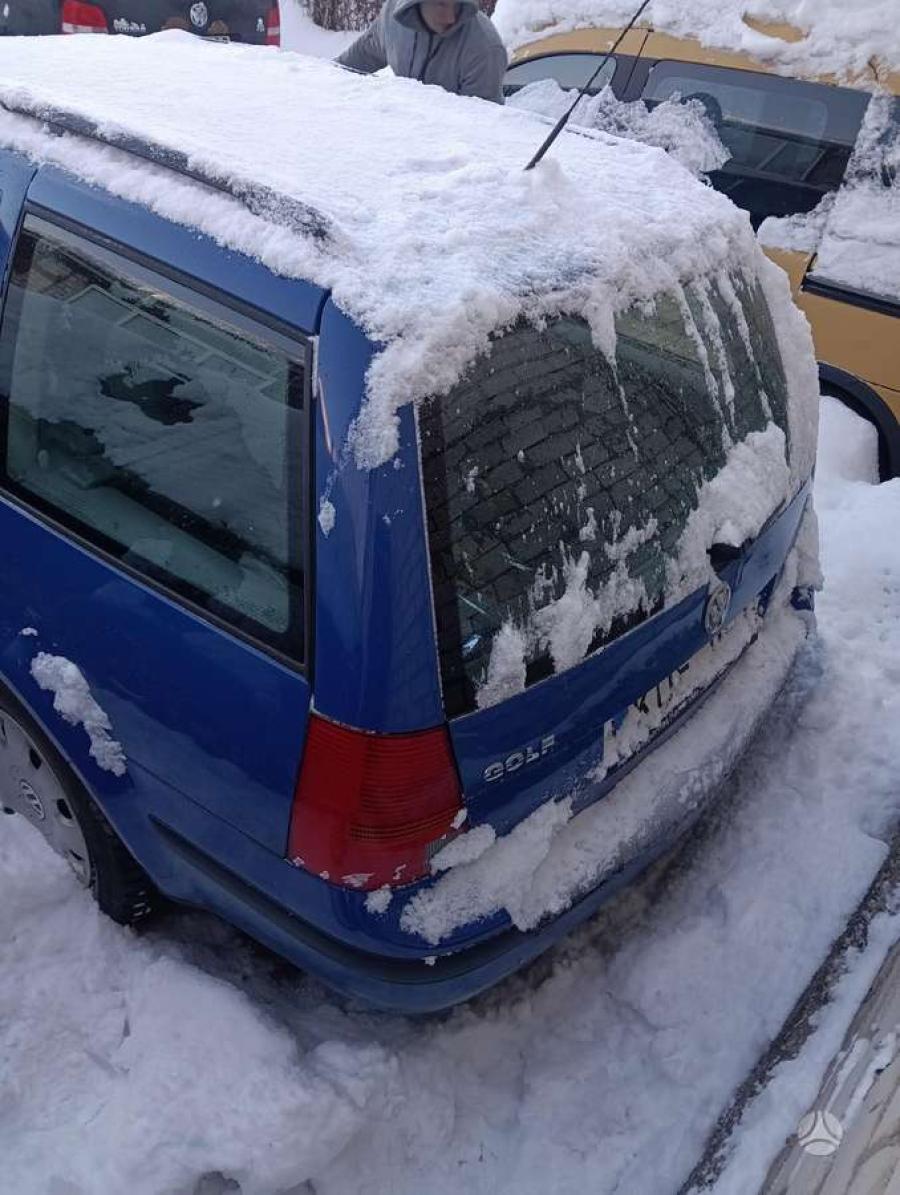 Blue Volkswagen Golf 2000 in Kaunas, with an engine capacity of 1.39 L and mileage of 250 thousand km for 700 €, photo 4 on AUTOMOTO.COM.LV