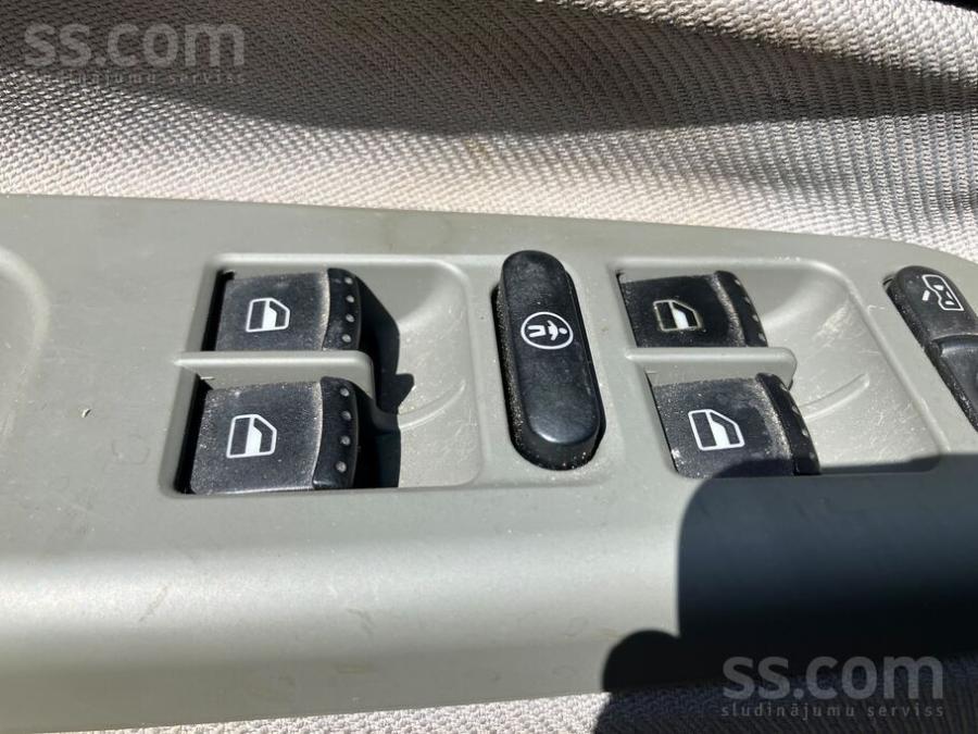 Zils Volkswagen Golf 2000 Rīga, ar dzinēja tilpumu 1.60 L un nobraukumu 166 tūkst. km par 1700 €, foto 15 vietnē AUTOMOTO.COM.LV