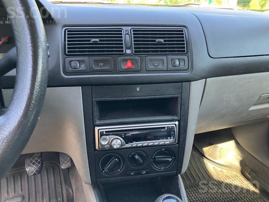 Zils Volkswagen Golf 2000 Rīga, ar dzinēja tilpumu 1.60 L un nobraukumu 166 tūkst. km par 1700 €, foto 16 vietnē AUTOMOTO.COM.LV