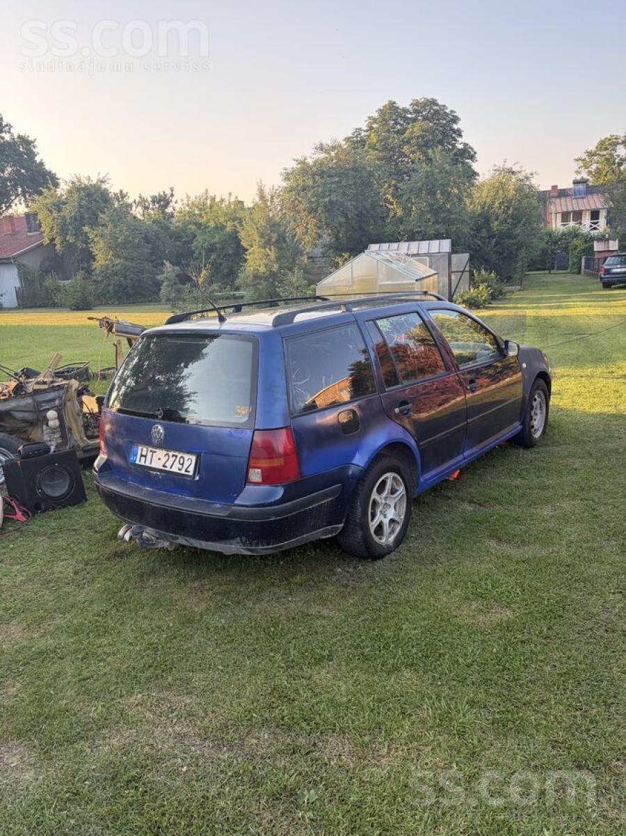 Zils Volkswagen Golf 2000 Kuldīga, ar dzinēja tilpumu 1.90 L un nobraukumu 400 tūkst. km par 370 €, foto 1 vietnē AUTOMOTO.COM.LV