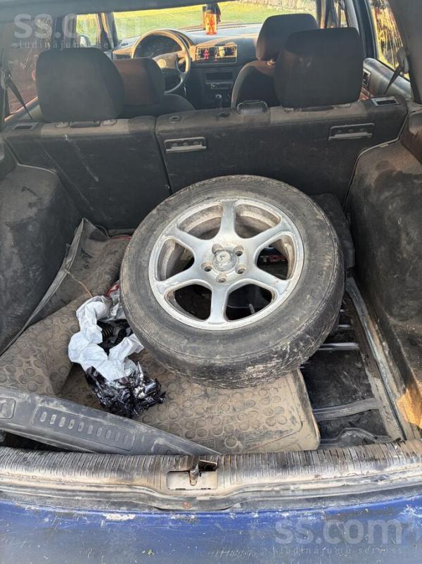 Zils Volkswagen Golf 2000 Kuldīga, ar dzinēja tilpumu 1.90 L un nobraukumu 400 tūkst. km par 370 €, foto 5 vietnē AUTOMOTO.COM.LV