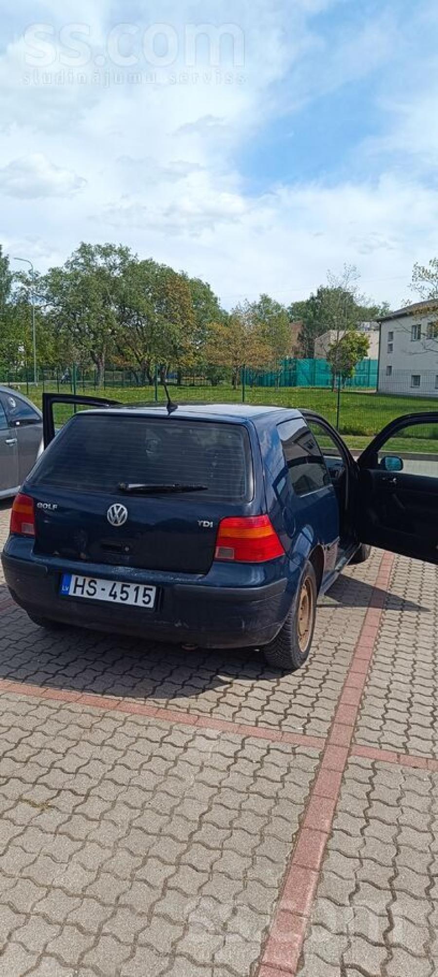 Blue Volkswagen Golf 2001 in Aizkraukle, with an engine capacity of 1.90 L and mileage of 385 thousand km for 700 €, photo 4 on AUTOMOTO.COM.LV