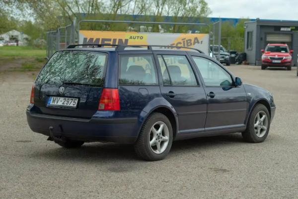 Zils Volkswagen Golf 2001 Liepāja, ar dzinēja tilpumu 2.00 L un nobraukumu 225 tūkst. km par 1950 €, foto 3 vietnē AUTOMOTO.COM.LV
