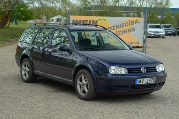 Zils Volkswagen Golf 2001 Liepāja, ar dzinēja tilpumu 2.00 L un nobraukumu 225 tūkst. km par 1950 €, foto 4 vietnē AUTOMOTO.COM.LV