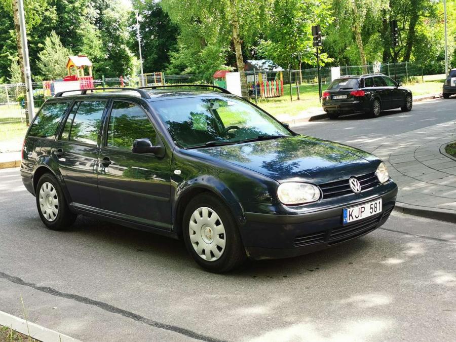 Blue Volkswagen Golf 2001 in Vilnius, with an engine capacity of 1.60 L and mileage of 229 thousand km for 750 €, photo 3 on AUTOMOTO.COM.LV