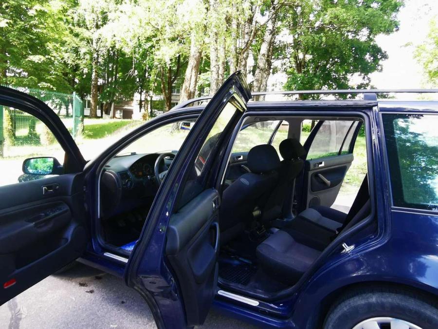 Blue Volkswagen Golf 2001 in Vilnius, with an engine capacity of 1.60 L and mileage of 229 thousand km for 750 €, photo 10 on AUTOMOTO.COM.LV