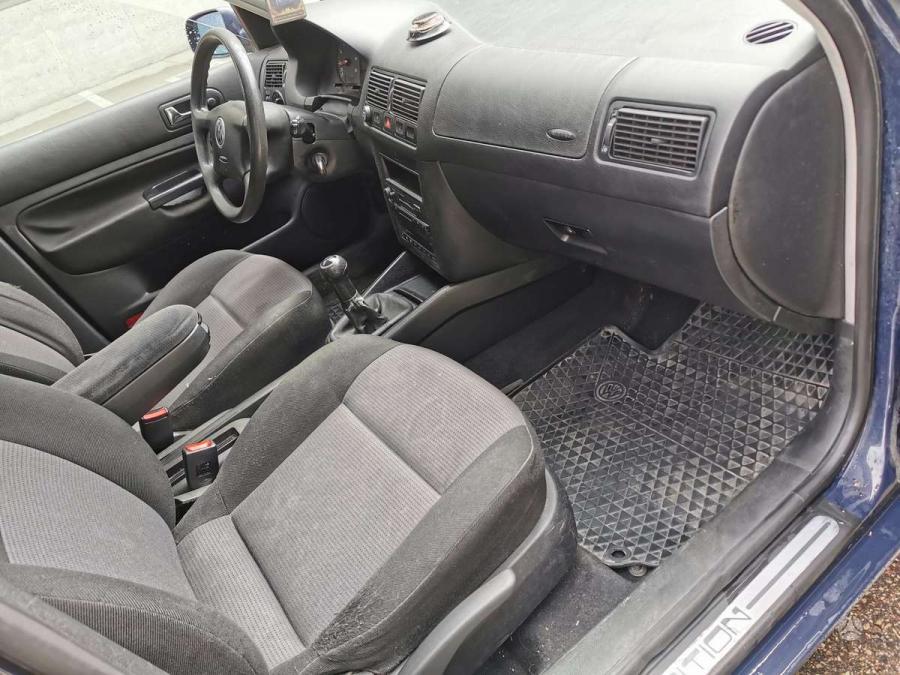 Blue Volkswagen Golf 2001 in Vilnius, with an engine capacity of 2.00 L and mileage of 229 thousand km for 700 €, photo 16 on AUTOMOTO.COM.LV