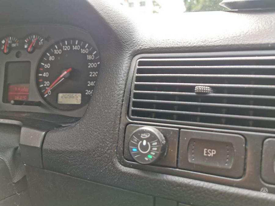 Blue Volkswagen Golf 2001 in Vilnius, with an engine capacity of 2.00 L and mileage of 229 thousand km for 700 €, photo 18 on AUTOMOTO.COM.LV