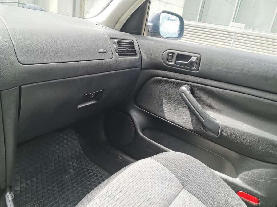 Blue Volkswagen Golf 2001 in Vilnius, with an engine capacity of 2.00 L and mileage of 229 thousand km for 700 €, photo 19 on AUTOMOTO.COM.LV