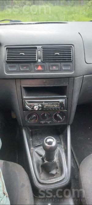 Zils Volkswagen Golf 2001 Gulbene, ar dzinēja tilpumu 1.90 L un nobraukumu 383 tūkst. km par 1350 €, foto 7 vietnē AUTOMOTO.COM.LV