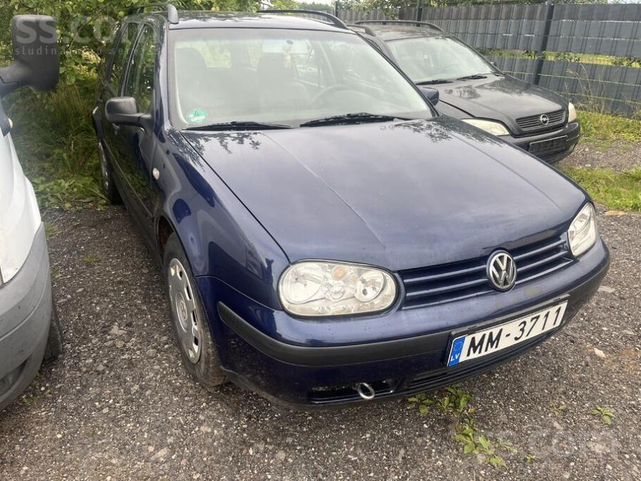 Zils Volkswagen Golf 2001 Krāslava, ar dzinēja tilpumu 1.60 L un nobraukumu 241 tūkst. km par 350 €, foto 3 vietnē AUTOMOTO.COM.LV