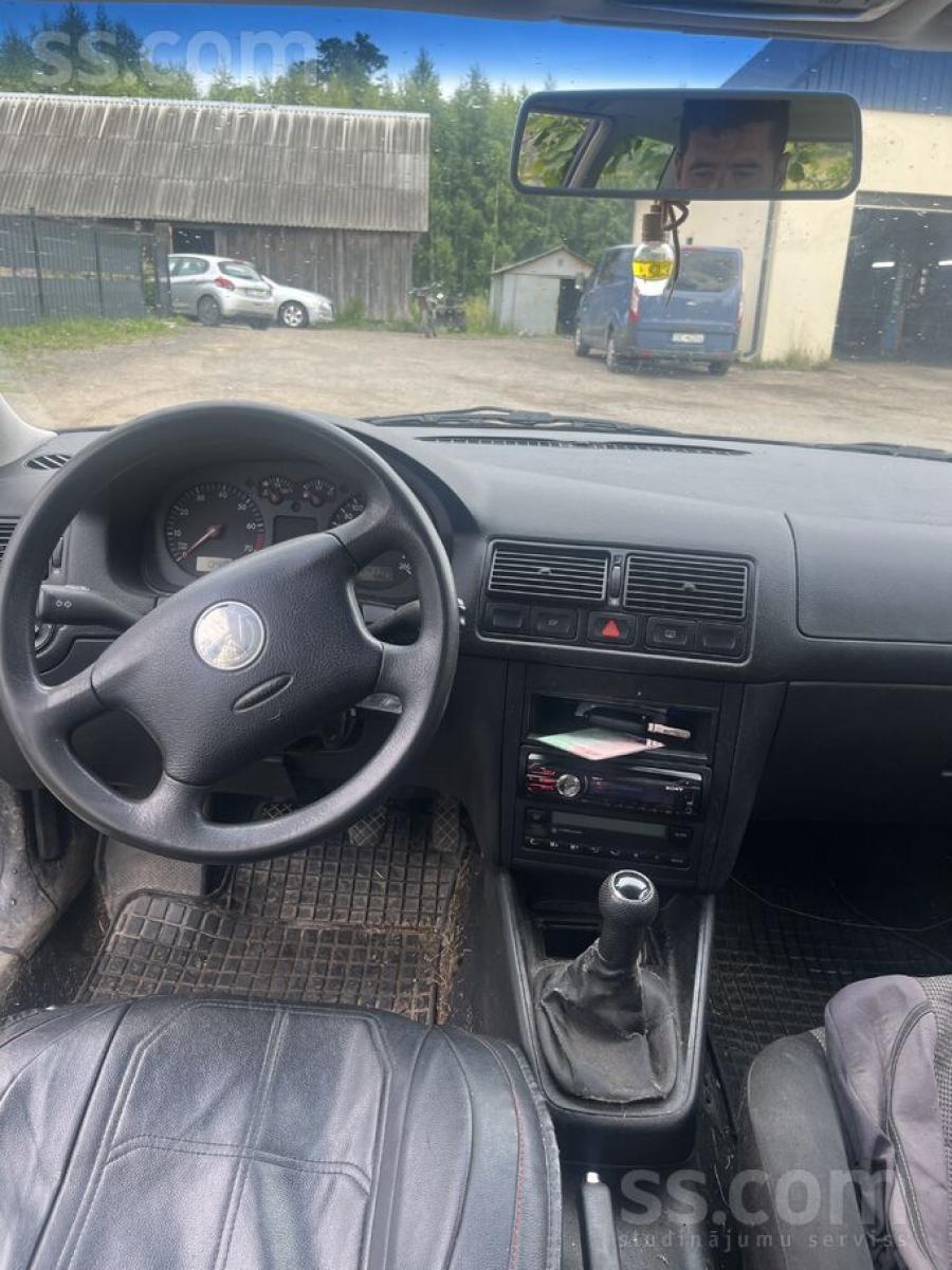 Zils Volkswagen Golf 2001 Krāslava, ar dzinēja tilpumu 1.60 L un nobraukumu 241 tūkst. km par 350 €, foto 4 vietnē AUTOMOTO.COM.LV