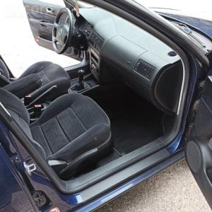 Zils Volkswagen Golf 2001 Krāslava, ar dzinēja tilpumu 1.90 L un nobraukumu 340 tūkst. km par 3100 €, foto 8 vietnē AUTOMOTO.COM.LV