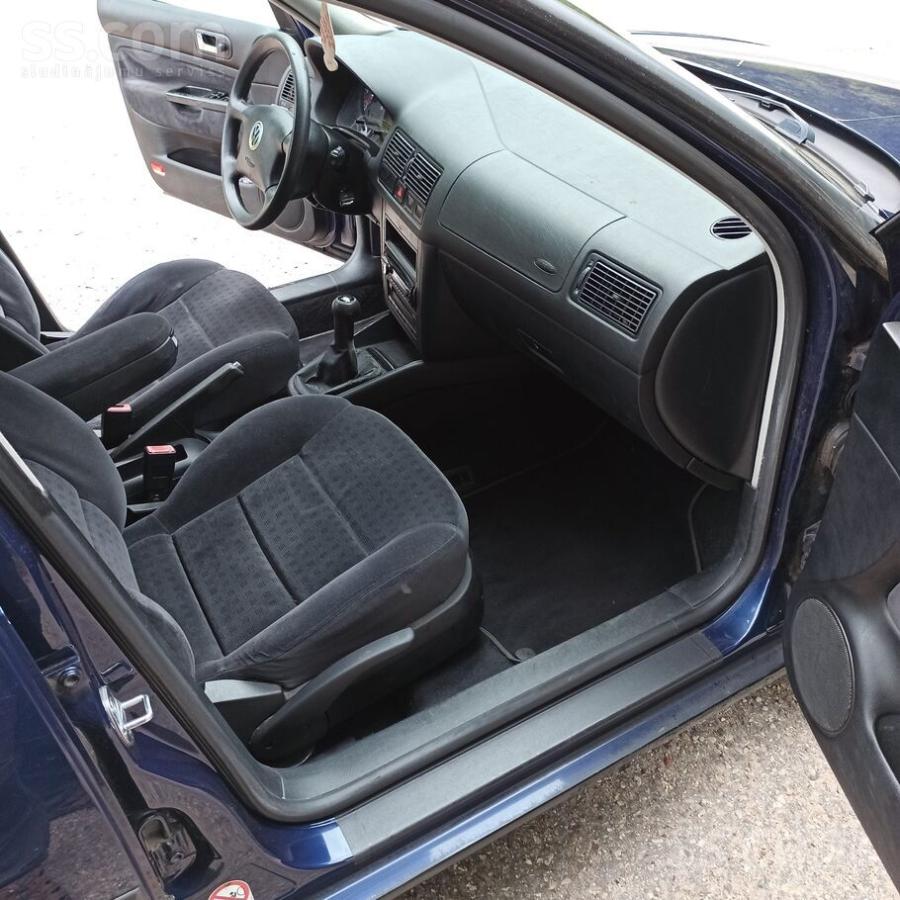 Zils Volkswagen Golf 2001 Krāslava, ar dzinēja tilpumu 1.90 L un nobraukumu 340 tūkst. km par 3100 €, foto 8 vietnē AUTOMOTO.COM.LV
