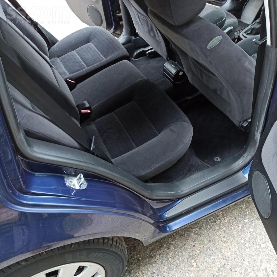 Zils Volkswagen Golf 2001 Krāslava, ar dzinēja tilpumu 1.90 L un nobraukumu 340 tūkst. km par 3100 €, foto 9 vietnē AUTOMOTO.COM.LV