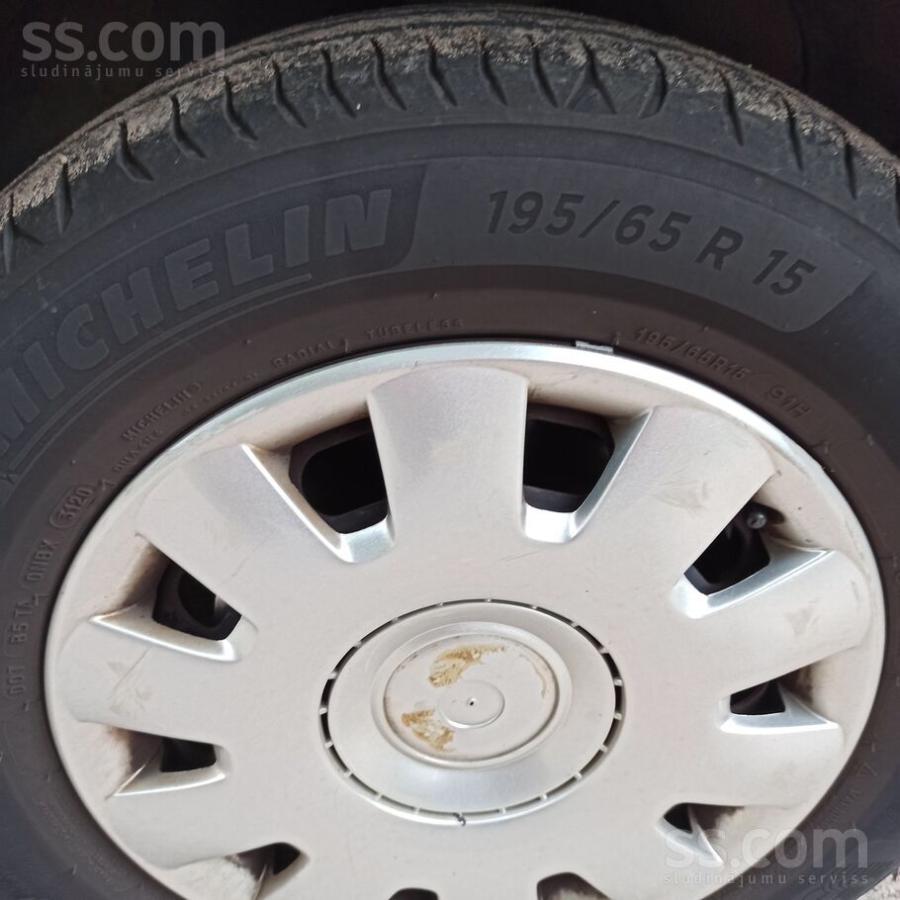 Zils Volkswagen Golf 2001 Krāslava, ar dzinēja tilpumu 1.90 L un nobraukumu 340 tūkst. km par 3100 €, foto 12 vietnē AUTOMOTO.COM.LV