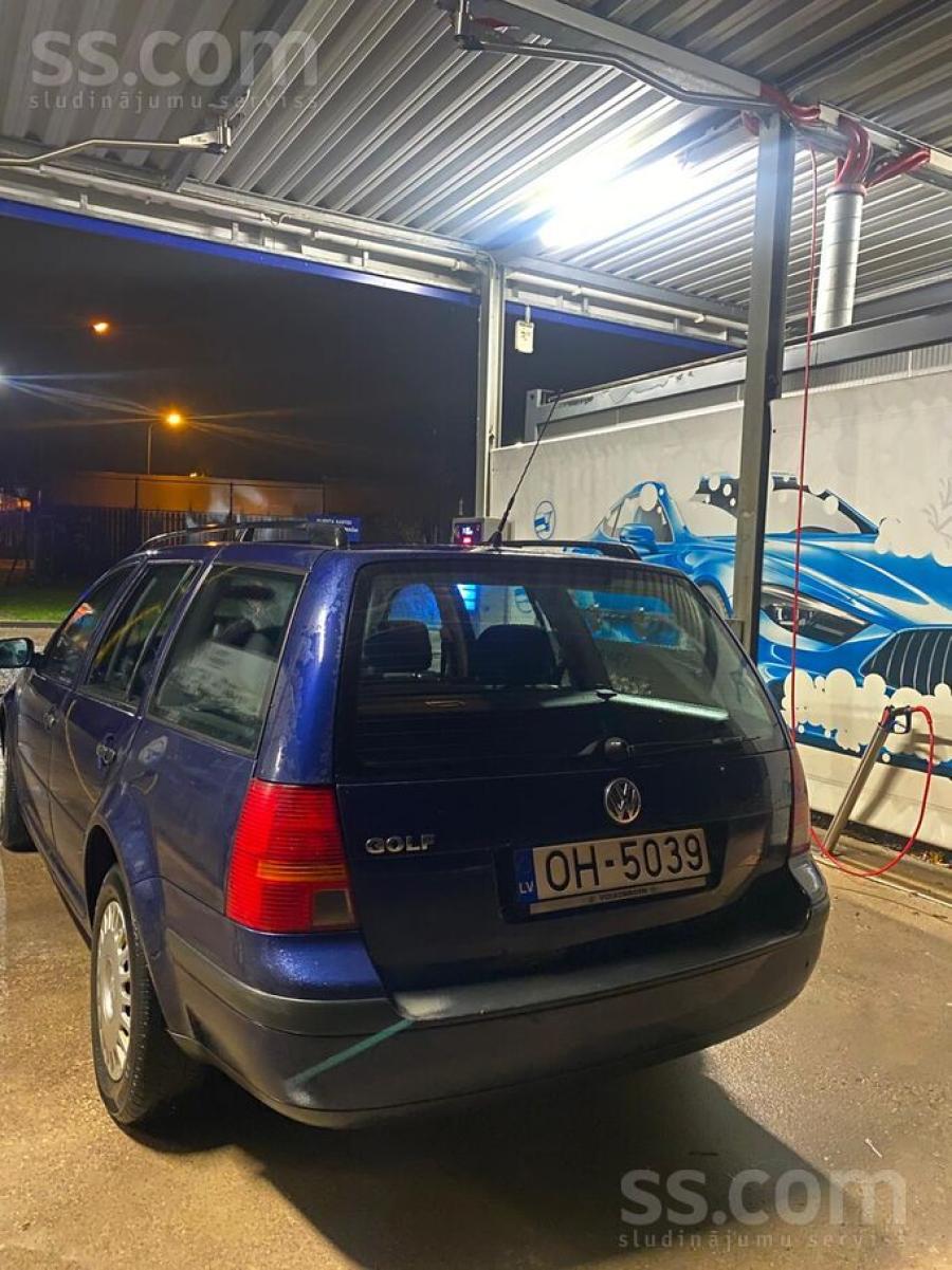 Blue Volkswagen Golf 2002 in Cesis, with an engine capacity of 1.60 L and mileage of 337 thousand km for 1290 €, photo 3 on AUTOMOTO.COM.LV