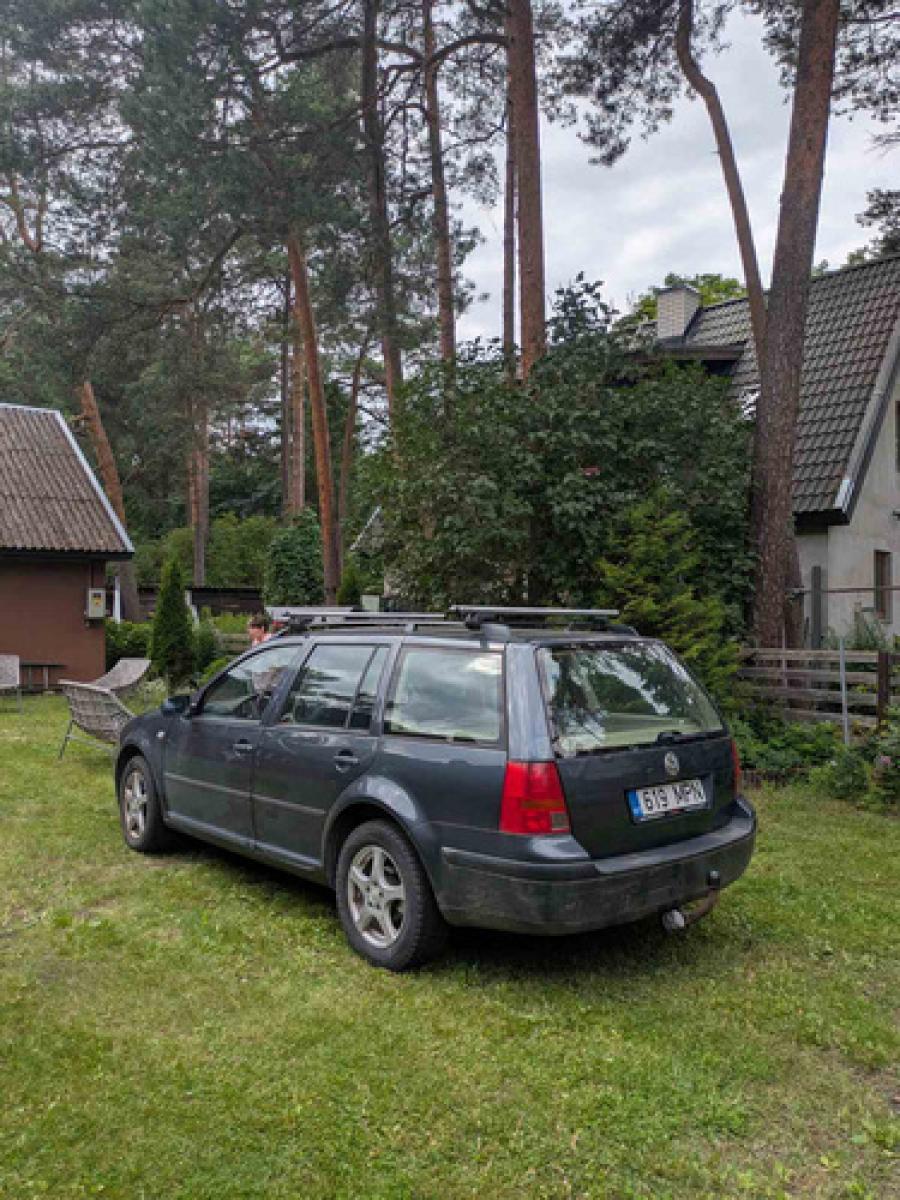 Zils Volkswagen Golf 2002 Tallina, ar dzinēja tilpumu 1.90 L un nobraukumu 220 tūkst. km par 2690 €, foto 1 vietnē AUTOMOTO.COM.LV