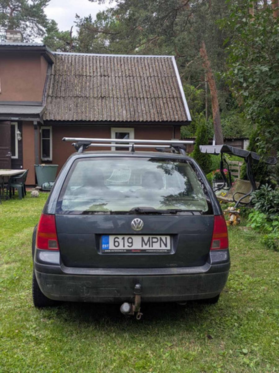 Zils Volkswagen Golf 2002 Tallina, ar dzinēja tilpumu 1.90 L un nobraukumu 220 tūkst. km par 2690 €, foto 3 vietnē AUTOMOTO.COM.LV