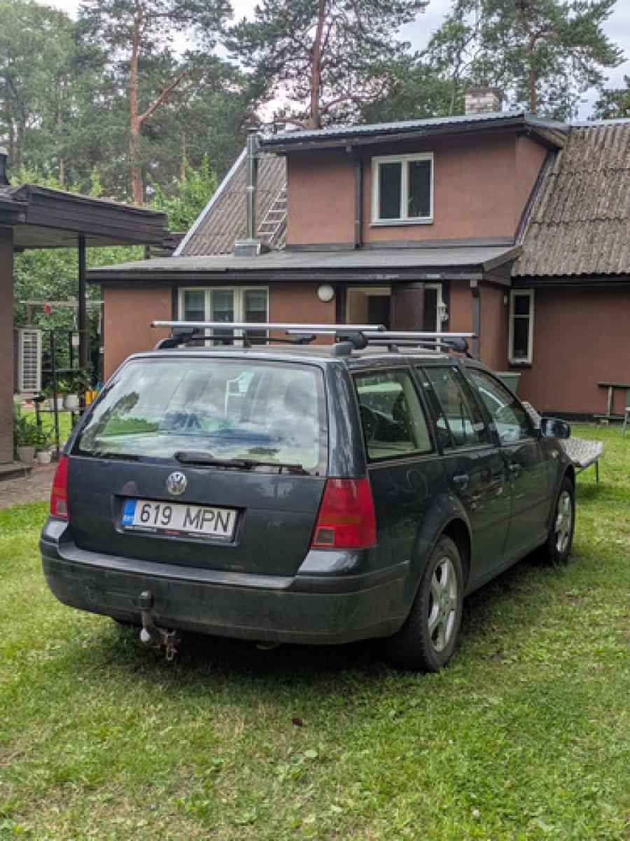 Zils Volkswagen Golf 2002 Tallina, ar dzinēja tilpumu 1.90 L un nobraukumu 220 tūkst. km par 2690 €, foto 4 vietnē AUTOMOTO.COM.LV