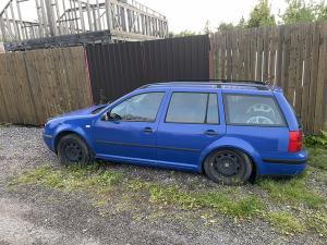 Blue Volkswagen Golf 2002 in Narva, with an engine capacity of 0.00 L and mileage of 270 thousand km for 599 €, photo 4 on AUTOMOTO.COM.LV