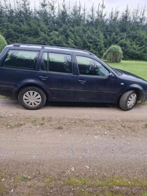 Blue Volkswagen Golf 2002 in Elektrenai, with an engine capacity of 1.40 L and mileage of 334 thousand km for 1200 €, photo 9 on AUTOMOTO.COM.LV