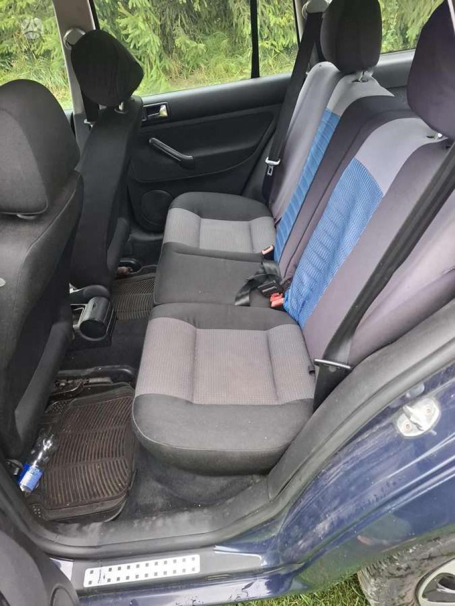 Blue Volkswagen Golf 2002 in Elektrenai, with an engine capacity of 1.40 L and mileage of 334 thousand km for 1200 €, photo 13 on AUTOMOTO.COM.LV
