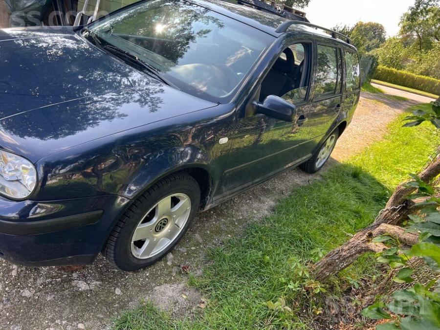 Blue Volkswagen Golf 2003 in Rezekne, with an engine capacity of 1.90 L and mileage of 391 thousand km for 1500 €, photo 1 on AUTOMOTO.COM.LV