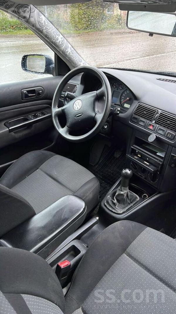 Zils Volkswagen Golf 2003 Rēzekne, ar dzinēja tilpumu 1.90 L un nobraukumu 391 tūkst. km par 1500 €, foto 4 vietnē AUTOMOTO.COM.LV