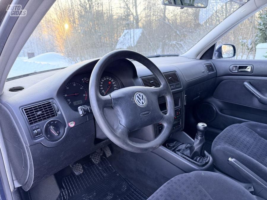 Blue Volkswagen Golf 2003 in Utena, with an engine capacity of 1.90 L and mileage of 319 thousand km for 2250 €, photo 18 on AUTOMOTO.COM.LV
