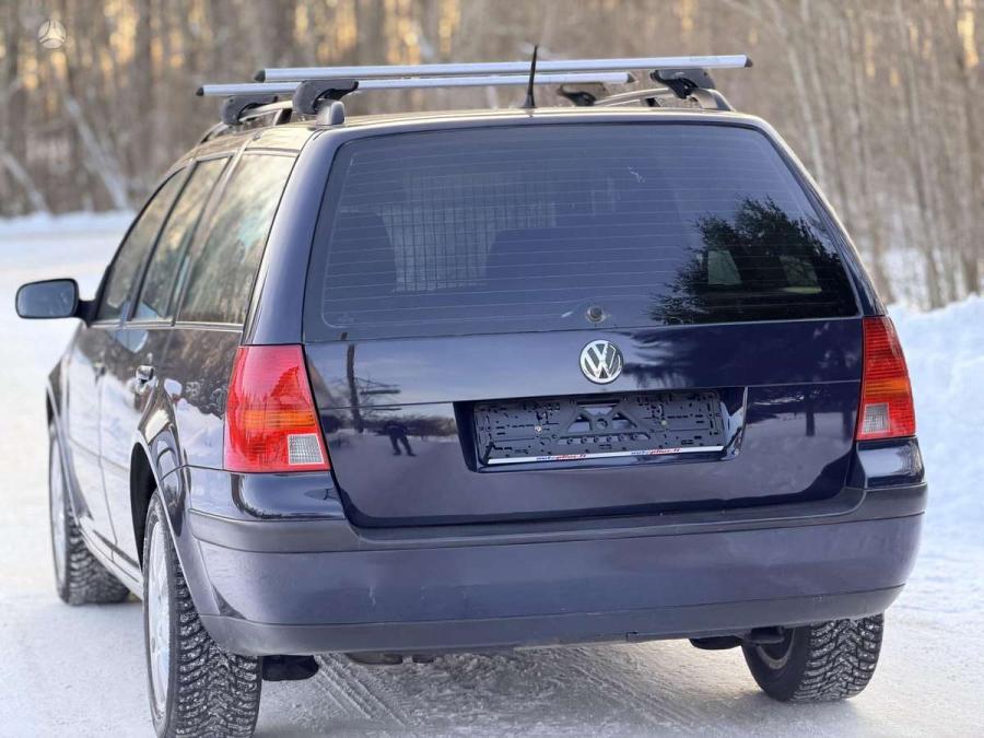 Blue Volkswagen Golf 2003 in Utena, with an engine capacity of 1.90 L and mileage of 319 thousand km for 2250 €, photo 9 on AUTOMOTO.COM.LV