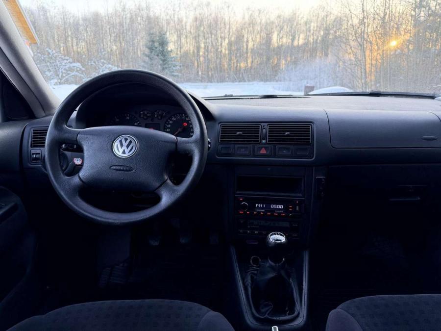 Blue Volkswagen Golf 2003 in Utena, with an engine capacity of 1.90 L and mileage of 319 thousand km for 2250 €, photo 21 on AUTOMOTO.COM.LV