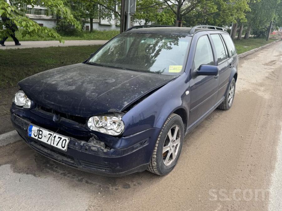 Zils Volkswagen Golf 2003 Rīga, ar dzinēja tilpumu 1.90 L un nobraukumu 367 tūkst. km par 1000 €, foto 3 vietnē AUTOMOTO.COM.LV