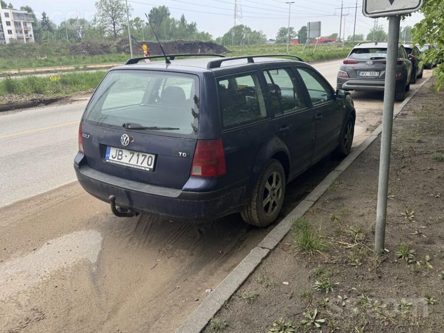 Zils Volkswagen Golf 2003 Rīga, ar dzinēja tilpumu 1.90 L un nobraukumu 367 tūkst. km par 1000 €, foto 4 vietnē AUTOMOTO.COM.LV