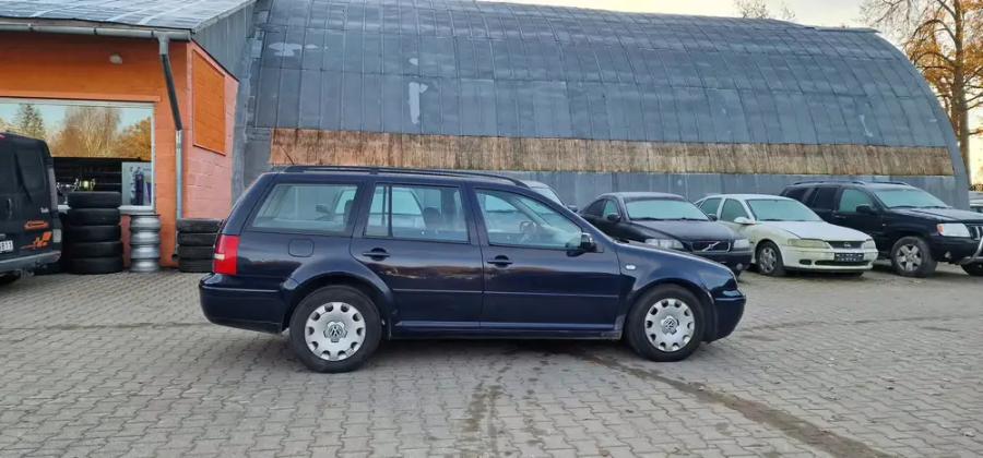 Blue Volkswagen Golf 2003 in Valmiera, with an engine capacity of 1.40 L and mileage of 284 thousand km for 1200 €, photo 3 on AUTOMOTO.COM.LV