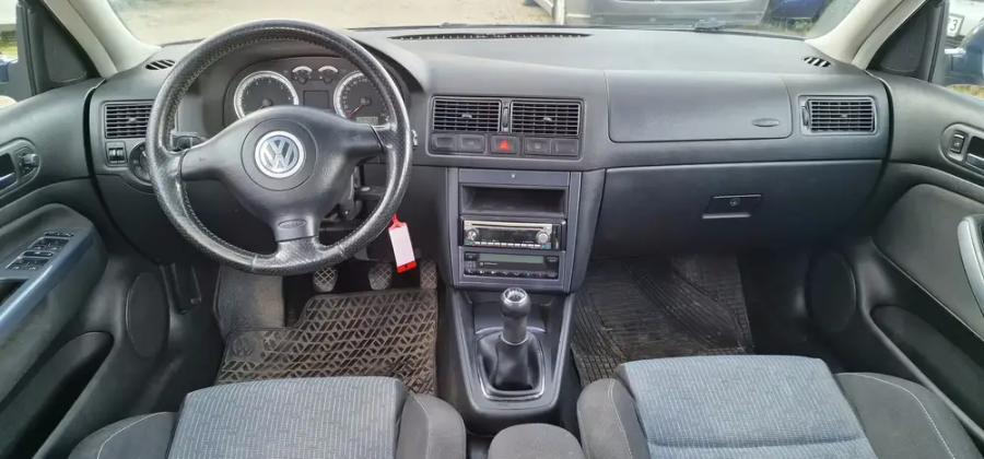 Blue Volkswagen Golf 2003 in Valmiera, with an engine capacity of 1.40 L and mileage of 284 thousand km for 1200 €, photo 8 on AUTOMOTO.COM.LV