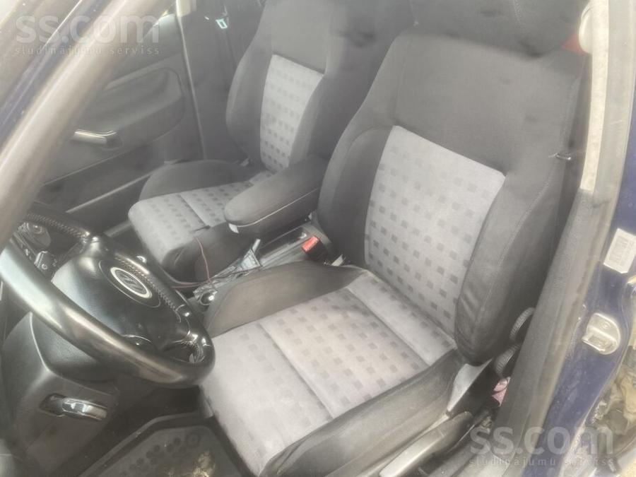 Zils Volkswagen Golf 2005 Jēkabpils, ar dzinēja tilpumu 1.90 L un nobraukumu 349 tūkst. km par 1780 €, foto 11 vietnē AUTOMOTO.COM.LV