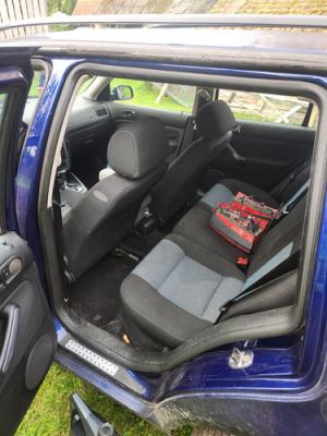 Zils Volkswagen Golf 2005 Repina, ar dzinēja tilpumu 1.90 L un nobraukumu 0 tūkst. km par 1200 €, foto 6 vietnē AUTOMOTO.COM.LV