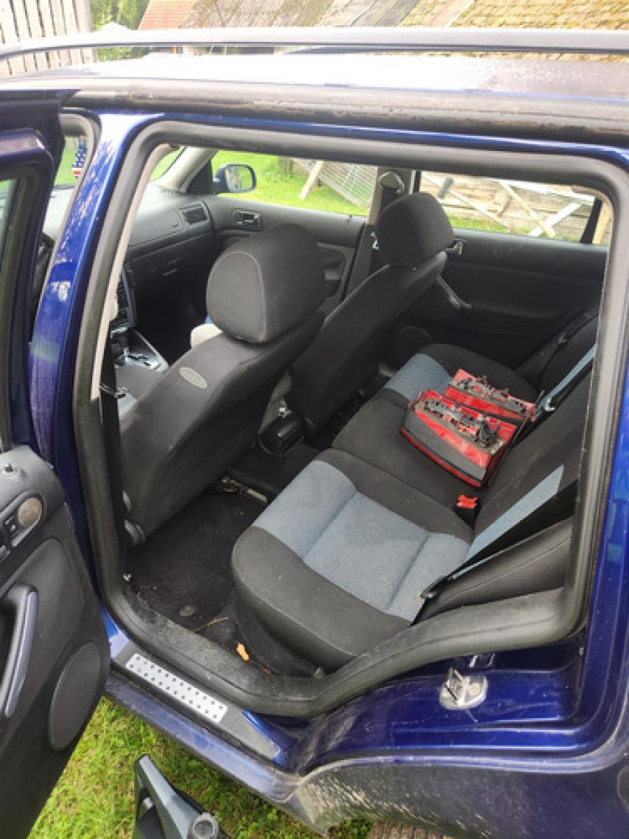 Zils Volkswagen Golf 2005 Repina, ar dzinēja tilpumu 1.90 L un nobraukumu 0 tūkst. km par 1200 €, foto 6 vietnē AUTOMOTO.COM.LV
