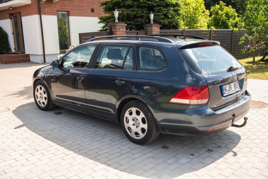 Zils Volkswagen Golf 2007 Viļņa, ar dzinēja tilpumu 1.90 L un nobraukumu 385 tūkst. km par 1000 €, foto 1 vietnē AUTOMOTO.COM.LV