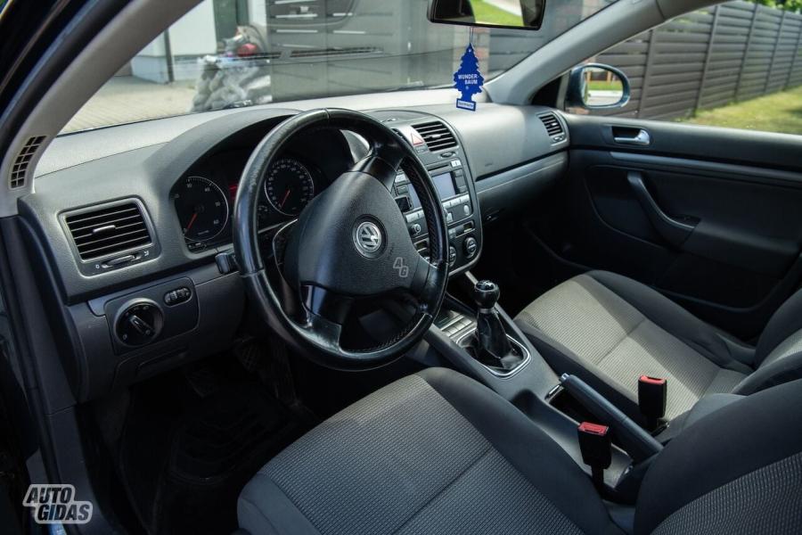 Zils Volkswagen Golf 2007 Viļņa, ar dzinēja tilpumu 1.90 L un nobraukumu 385 tūkst. km par 1000 €, foto 2 vietnē AUTOMOTO.COM.LV