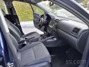 Blue Volkswagen Golf 2007 in Rezekne, with an engine capacity of 1.90 L and mileage of 258 thousand km for 3350 €, photo 26 on AUTOMOTO.COM.LV