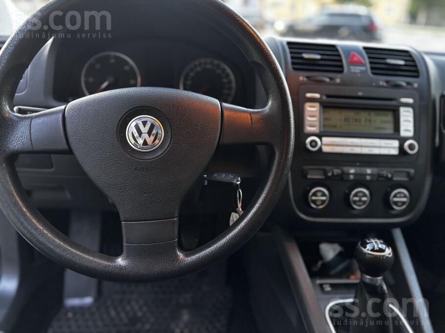Blue Volkswagen Golf 2007 in Rezekne, with an engine capacity of 1.90 L and mileage of 258 thousand km for 3350 €, photo 32 on AUTOMOTO.COM.LV