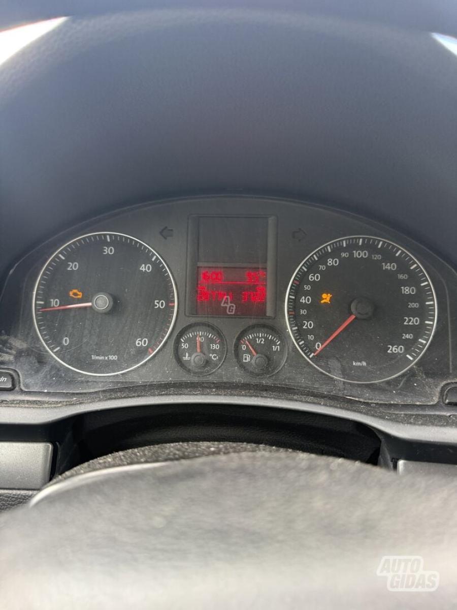 Blue Volkswagen Golf 2007 in Jonava, with an engine capacity of 1.90 L and mileage of 288 thousand km for 1250 €, photo 11 on AUTOMOTO.COM.LV