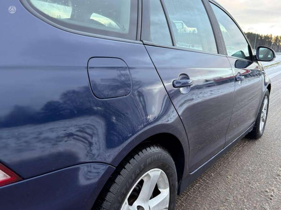 Blue Volkswagen Golf 2008 in Vilnius, with an engine capacity of 1.90 L and mileage of 471 thousand km for 1850 €, photo 4 on AUTOMOTO.COM.LV